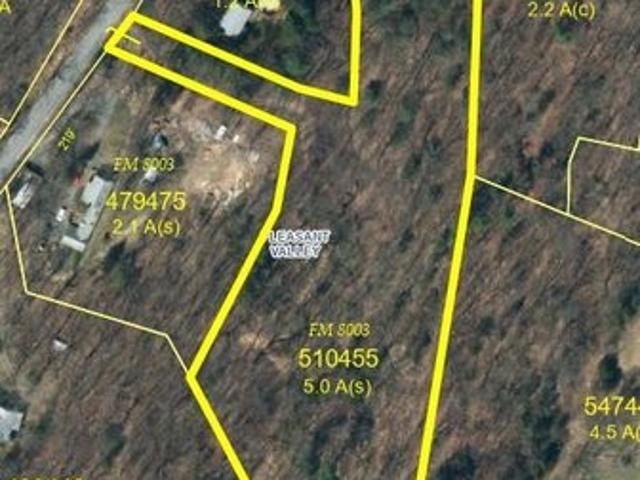 Creek Rd, Pleasant Valley, NY 12569