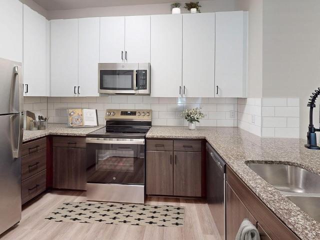 Creekstone at RTP Apartments 2 Bedroom Apartment for Rent at 5472 S Miami Blvd, Durham, NC 27703