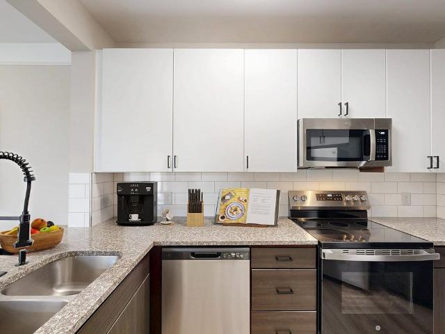 Creekstone at RTP Apartments 3 Bedroom Apartment for Rent at 5472 S Miami Blvd, Durham, NC 27703
