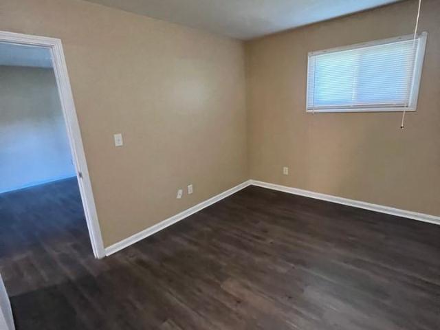 Creekstone Village 1 Bedroom Apartment for Rent at 2007 Terril Ln, Louisville, KY 40218 Bashford Manor