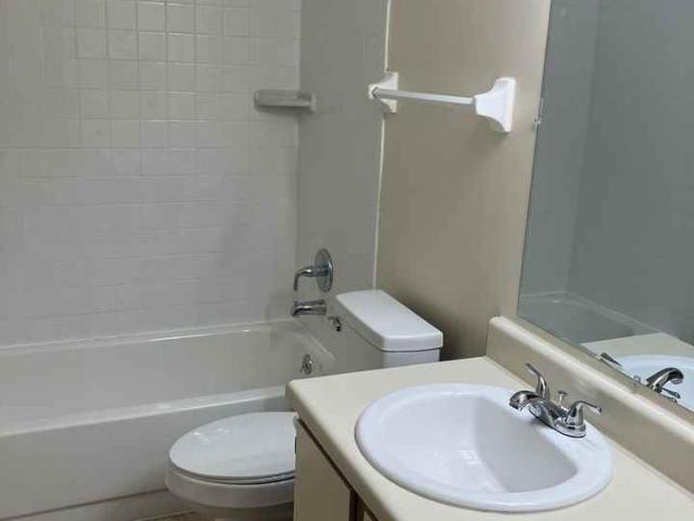 Creeks Edge Village 2 Bedroom Apartment for Rent at Creeksedge Village, Grove City, OH 43123