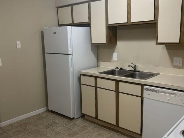 Creeks Edge Village 2 Bedroom Apartment for Rent at Creeksedge Village, Grove City, OH 43123