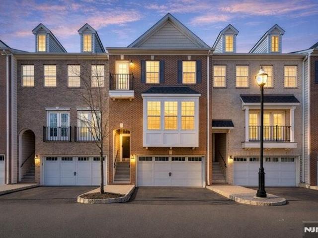 Creekside Ct, Secaucus, Home For Sale