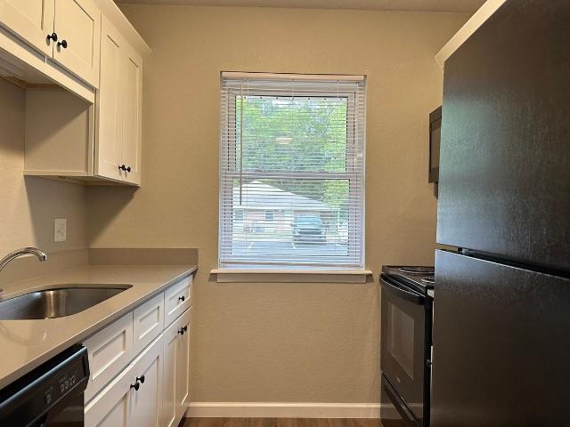 Creekside Apartments 2 Bedroom Apartment for Rent at 3202 Lincoln Dr, Selma, AL 36701