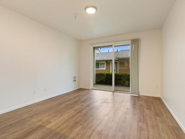 Creekside Apartments 3 Bedroom Apartment for Rent at 3301 132nd St Se, Eastmont, WA 98208 Silver Lake