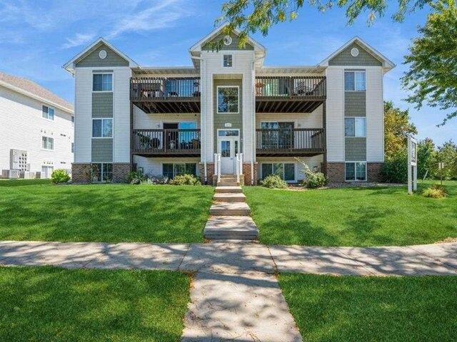 Creekside Dr Ne Unit,cedar Rapids, Condo For Sale