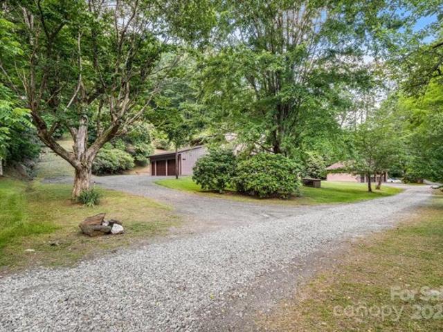 Creekside Ln, Spruce Pine, Home For Sale