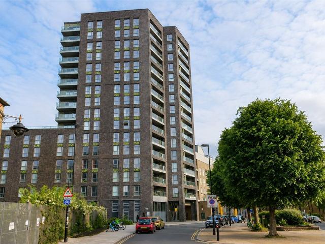 Creekside, London SE8, 2 bed flat to rent, £2,500 pcm | PrimeLocation