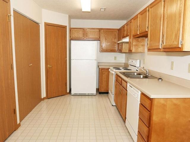 Creekside Villas 3 Bedroom Apartment for Rent at 5282 Cobblegate Blvd, Moraine, OH 45439