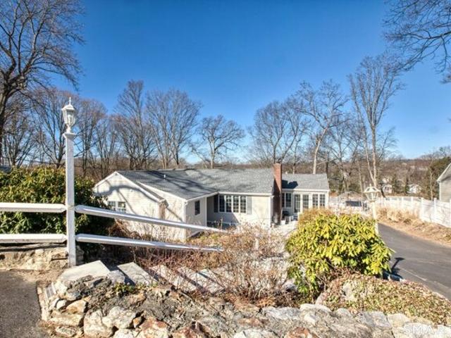 Creeping Hemlock Dr, Norwalk, Home For Sale