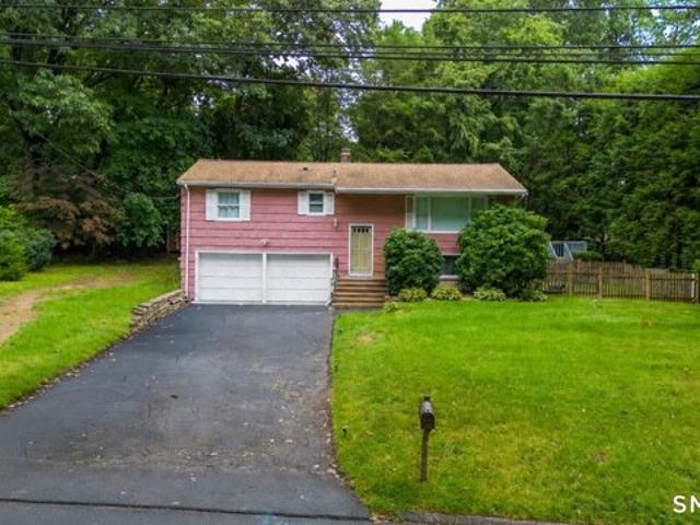 Creeping Hemlock Dr, Norwalk, Home For Sale