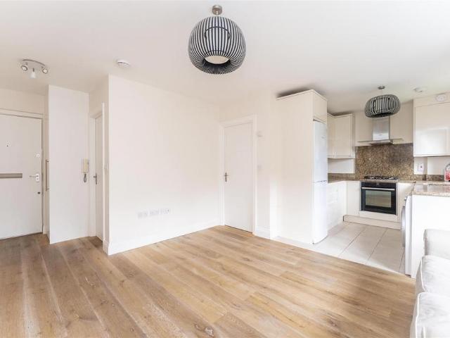 Creffield Road, Acton, W3 1 bed flat to rent £1,750 pcm £404 pw