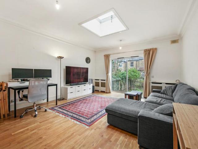 Creffield Road, Ealing, W5 1 bed flat to rent £2,200 pcm £508 pw