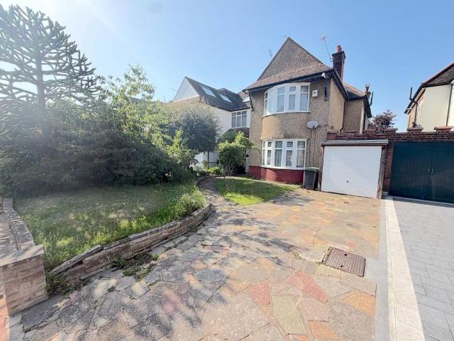 Creighton Avenue, London 4 bed semi detached house to rent £3,800 pcm £877 pw