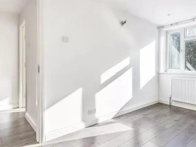 Creme de la Creme, Bridge Lane, London, NW11 0QN, United Kingdom | 3 bed apartment for rent #167093897 | Rentberry