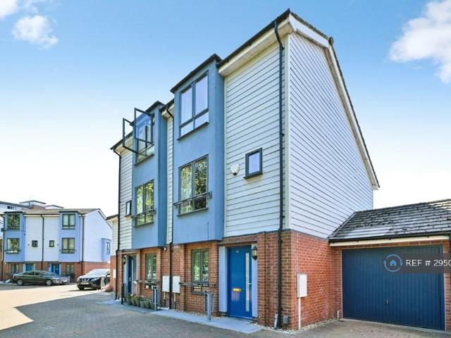 Cremorne Drive, Nottingham, NG2 3 bed semi detached house to rent £1,275 pcm £294 pw