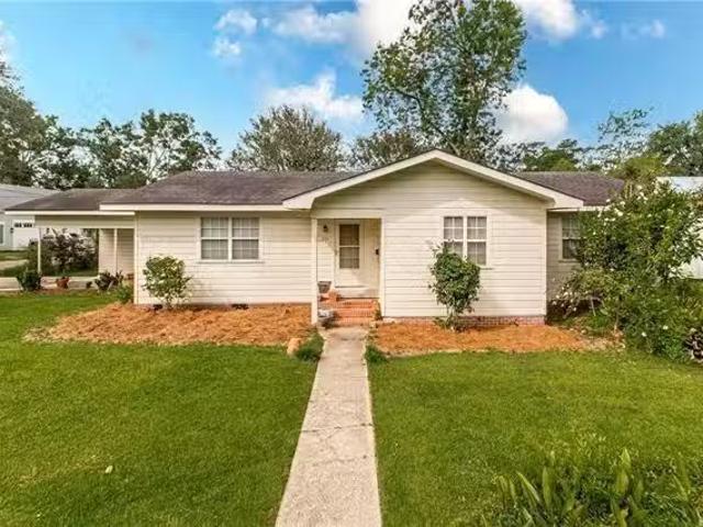 Creole Cottage, Single Family Covington, LA 301 W 19th Ave