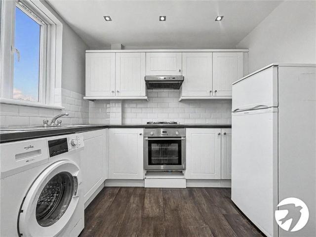 Crescent Way, Orpington, BR6 2 bed flat to rent £1,600 pcm £369 pw