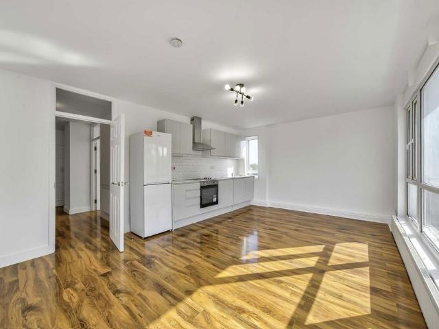 Crescent West, Barnet EN4 3 bed flat to rent £2,095 pcm £483 pw