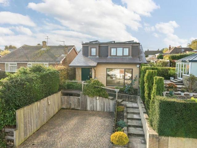 Crescent Close, Hampshire SO22 3 bed detached house to rent £2,400 pcm £554 pw