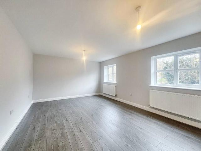 Crescent Drive, Aldershot GU12, Room to rent, £950 pcm | PrimeLocation