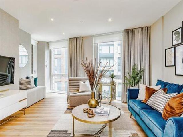 Crescent Gardens, Cherry Orchard Road, 2 Bedroom Flat