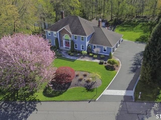 Crescent Ln, Trumbull, Home For Sale