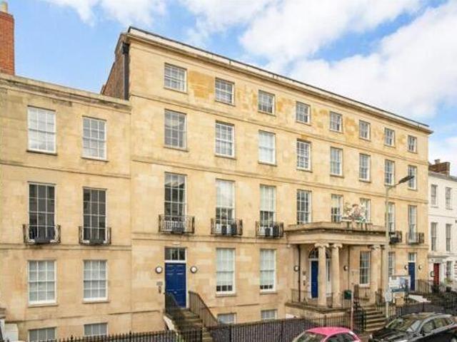 Crescent Place, Cheltenham, 2 Bedroom Apartment