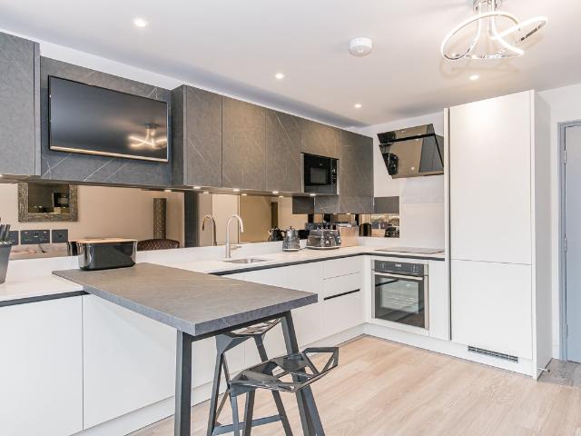 Crescent Road, Oxford OX4, 2 bed flat to rent, £2,400 pcm | PrimeLocation