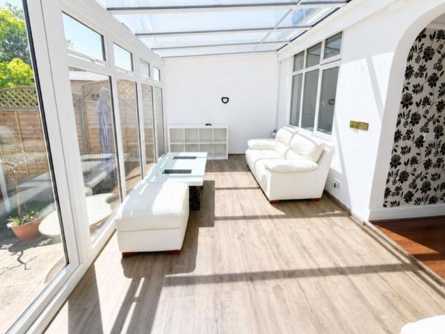 Crescent Road, Barnet EN4, 4 bed semi detached bungalow to rent, £2,750 pcm | PrimeLocation