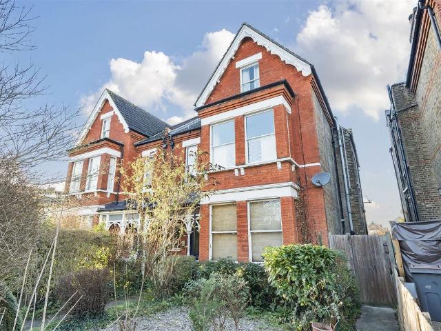 Crescent Road, Beckenham BR3, 2 bed flat to rent, £1,800 pcm | PrimeLocation