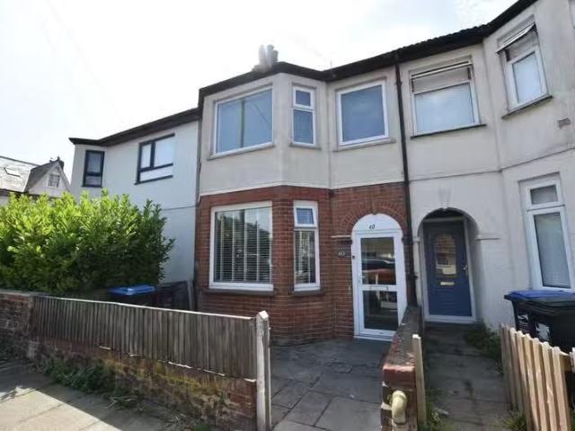 Crescent Road, Birchington 3 bed terraced house to rent £1,2.