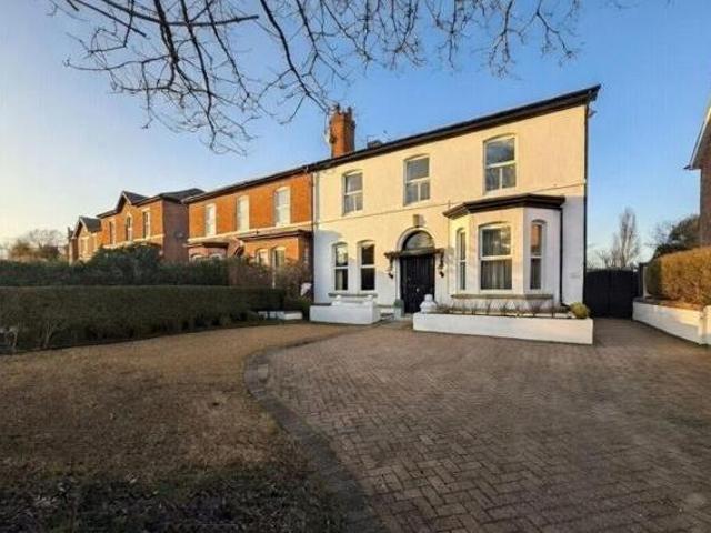 Crescent Road, Birkdale, 2 Bedroom Detached