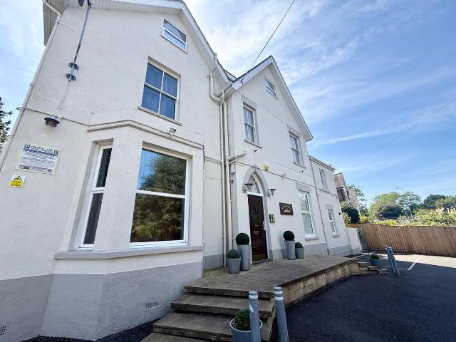 Crescent Road, Bournemouth BH2, Studio to rent, £800 pcm | PrimeLocation