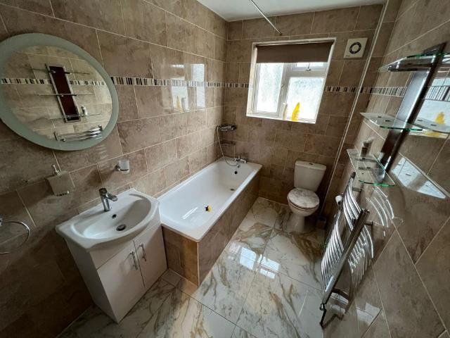 Crescent Road, Dagenham RM10 4 bed terraced house to rent £2,400 pcm £554 pw