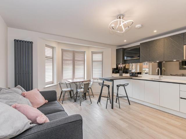 Crescent Road, East Oxford, OX4 2 bed apartment to rent £2,500 pcm £577 pw