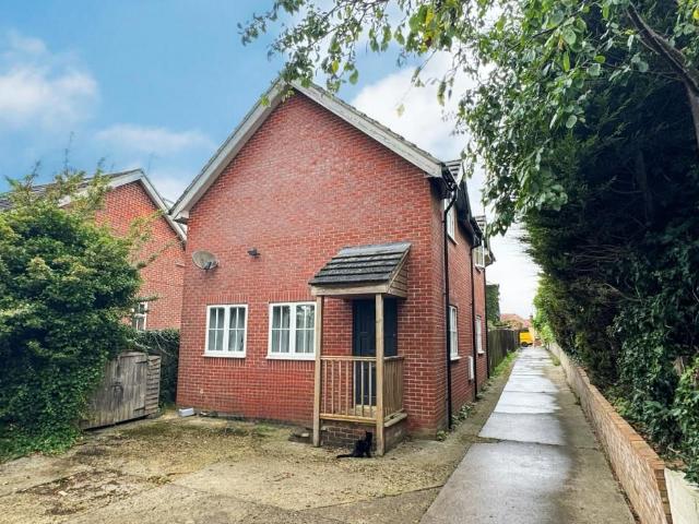 Crescent Road, East Oxford OX4, 3 bed detached house to rent, £2,150 pcm | PrimeLocation