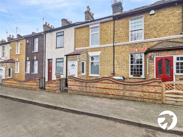 Crescent Road, Erith DA8, 2 bed detached house to rent, £1,750 pcm | PrimeLocation
