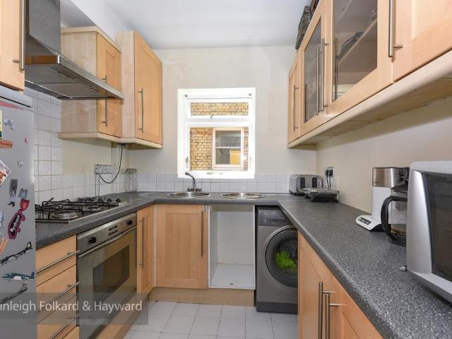 Crescent Road, London, N8 2 bed flat to rent £2,200 pcm £508 pw