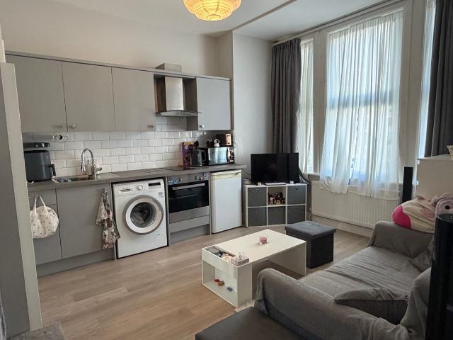 Crescent Road, Turnpike Lane N15, Studio to rent, £1,148 pcm | PrimeLocation