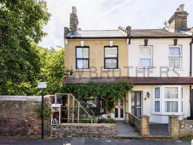 Crescent Road, Walthamstow, London E10, 2 bed property to rent, £2,200 pcm | PrimeLocation