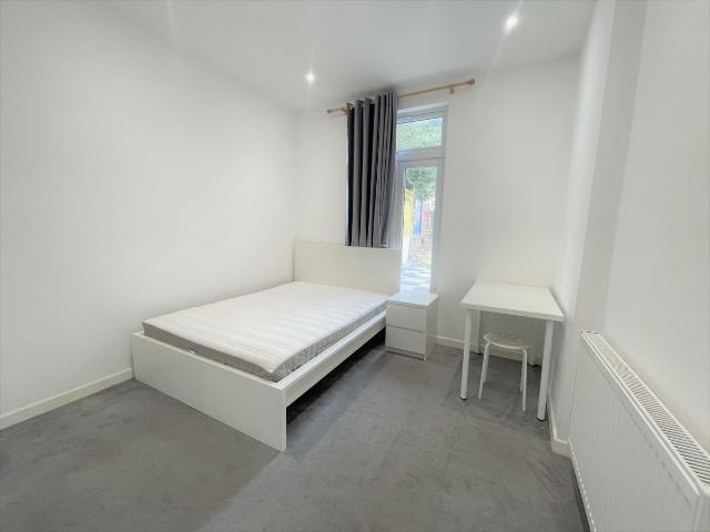 Crescent Road, Woolwich SE18, Room to rent, £1,000 pcm | PrimeLocation