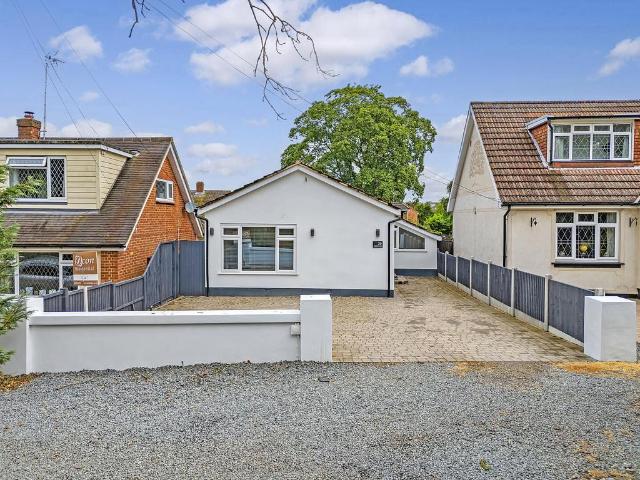 Crescent Road 3 bed detached bungalow to rent £2,300 pcm £531 pw