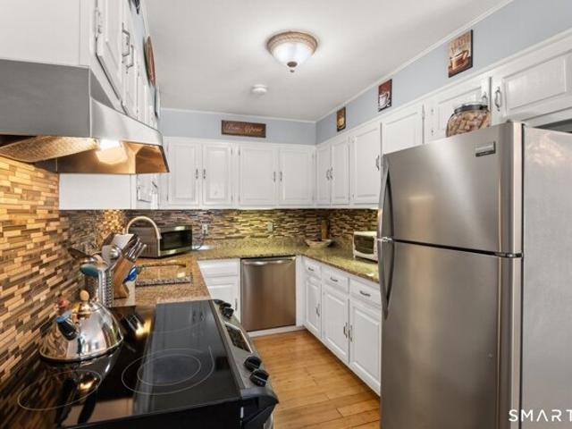 Crescent St Apt D, Stamford, Condo For Sale