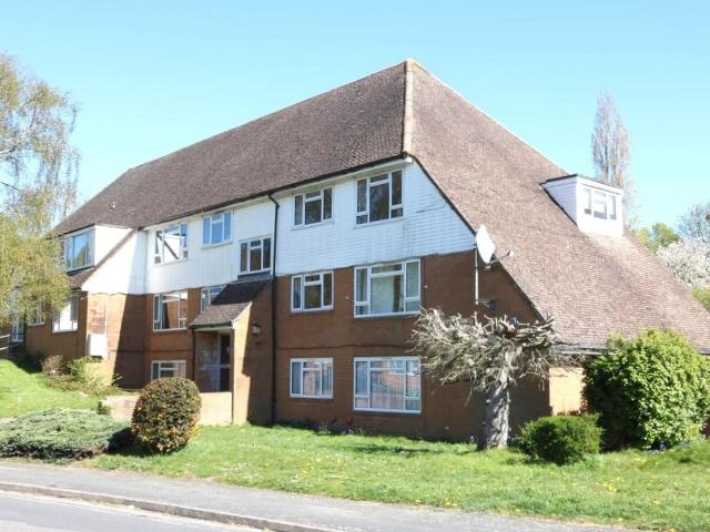 Cressall Mead, Leatherhead KT22, 2 bed flat to rent, £1,500 pcm | PrimeLocation