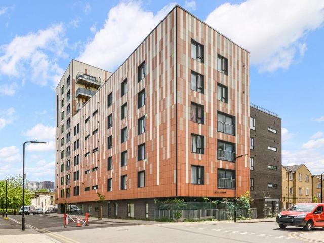 Cresset Road, London, E9 2 bed apartment to rent £2,600 pcm £600 pw
