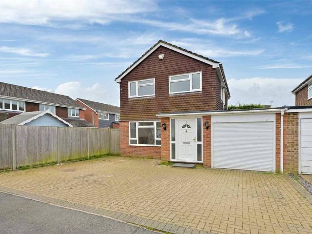 Cresswells Mead, Maidenhead. 4 bed link detached house to rent £2,750 pcm £635 pw