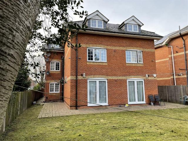 Cressys Corner, Lampton Road, Hounslow TW3, 1 bed flat to rent, £1,650 pcm | PrimeLocation