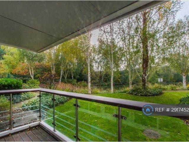 Creswell Drive, Beckenham, BR3 2 bed flat to rent £2,300 pcm £531 pw