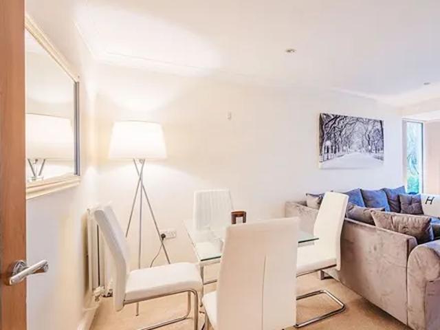 Creswell Drive, London, BR3 3FW, United Kingdom | 2 bed apartment for rent #167774230 | Rentberry
